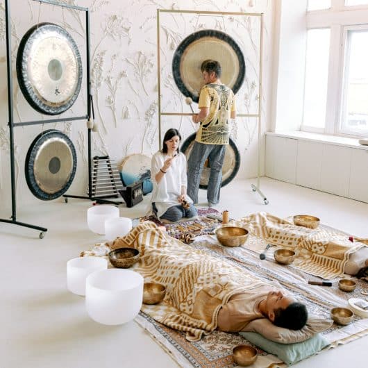 SOUND BATHING THERAPY ESSENTIALS: WHAT YOU NEED TO KNOW